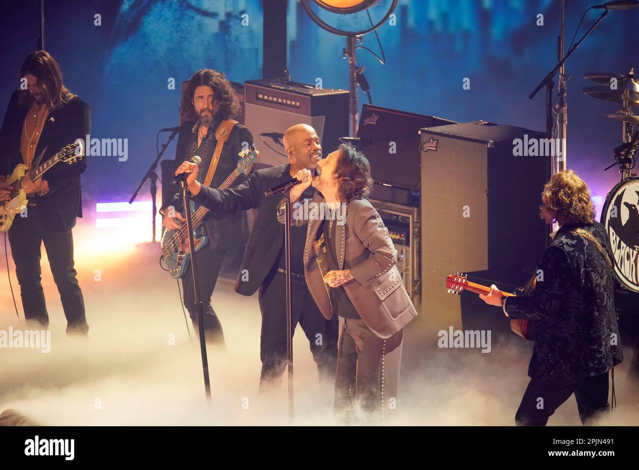 Country singer DARIUS RUCKER with CHRIS ROBINSON and the Black Crowes ...