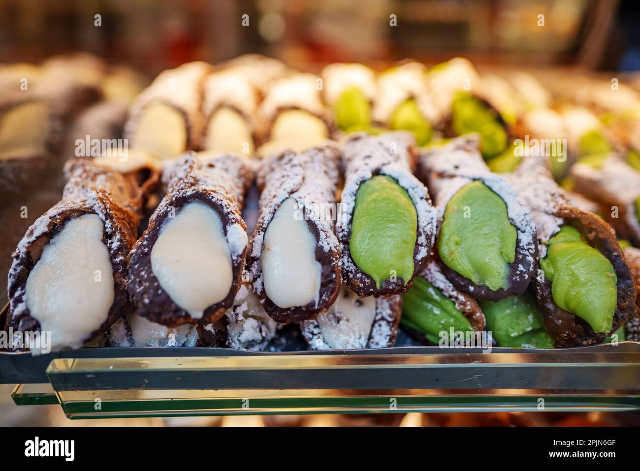 Traditional Italian Cannoli
