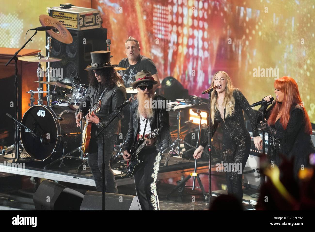 A Lynyrd Skynyrd tribute finale featuring SLASH, BILLY GIBBONS, LEANN ...