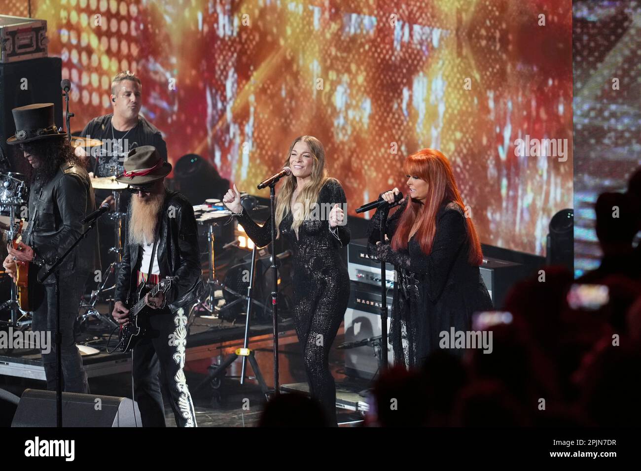 A Lynyrd Skynyrd tribute finale featuring SLASH, BILLY GIBBONS, LEANN ...