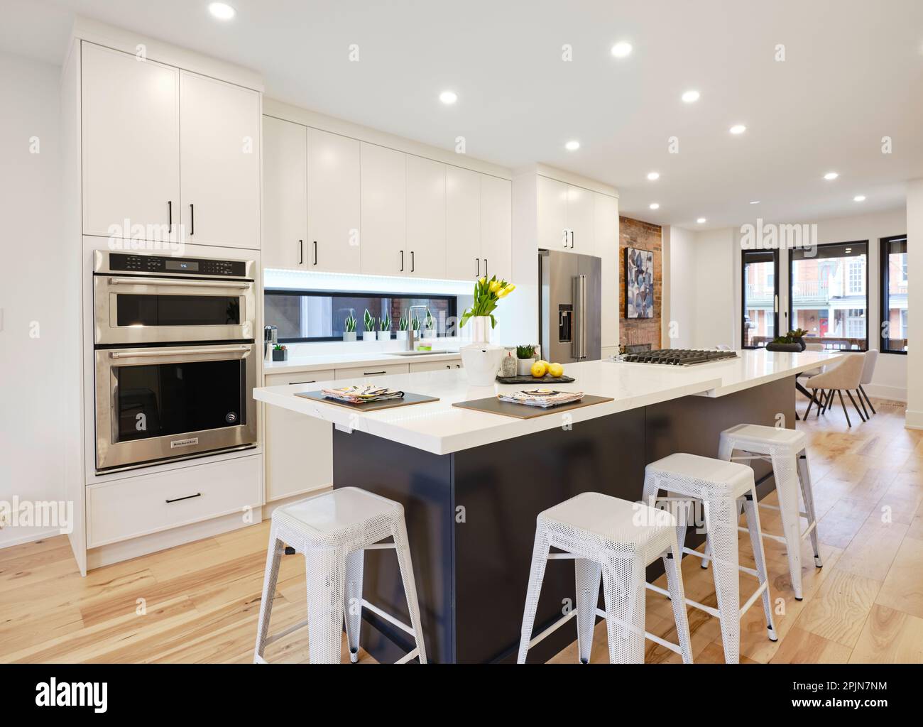 Toronto real estate construction hi-res stock photography and images ...