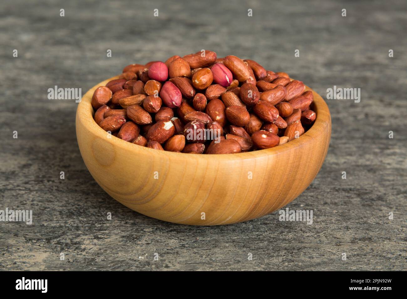 Fresh healthy peanuts in bowl on colored table background. Top view ...