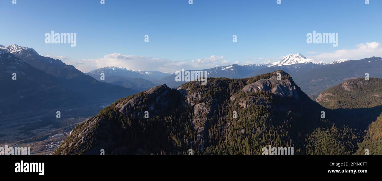 The squamish and chief viewpoint hi-res stock photography and images ...
