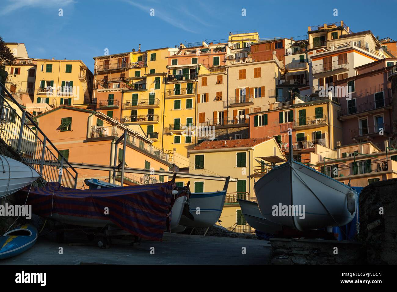 Colourful houses are crammed together on the cliffs of Manarola village ...