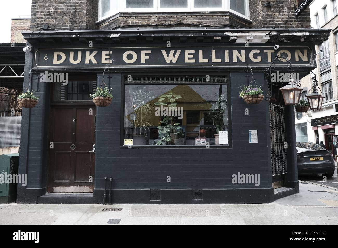 Duke of wellington pub london hi-res stock photography and images - Alamy