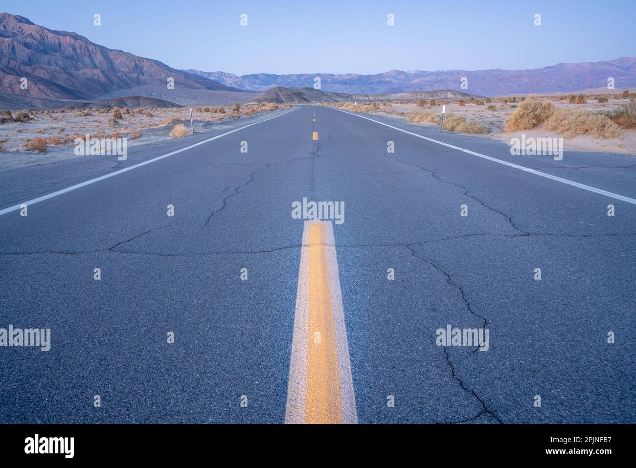 Open stretch of desert highway Stock Photo - Alamy