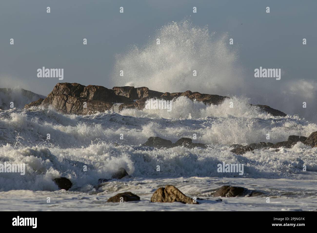 Wave splashing over cliff hi-res stock photography and images - Alamy