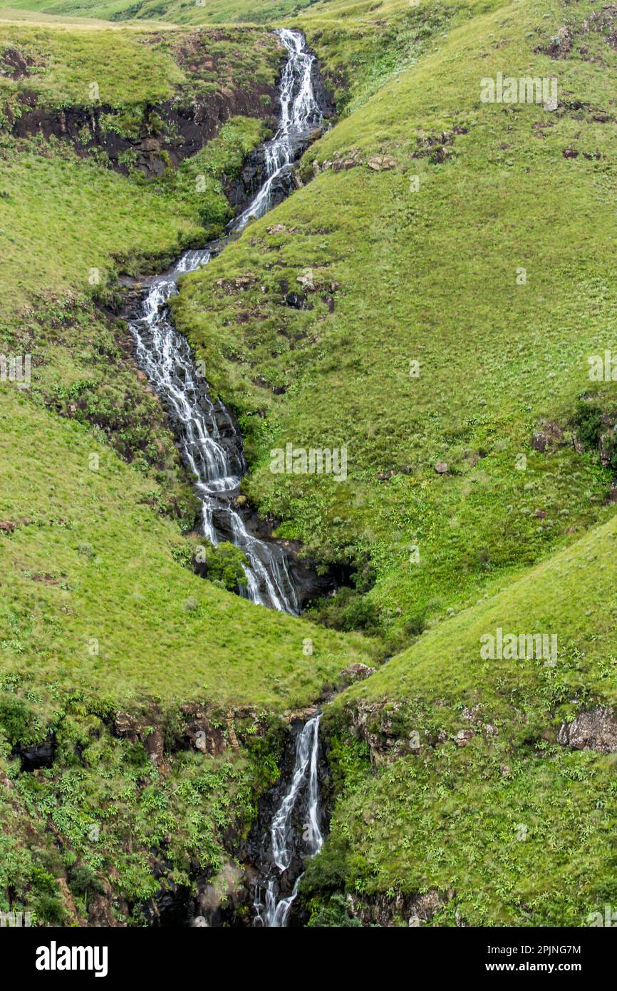 Waterfalls flowing from steep slope hi-res stock photography and images ...