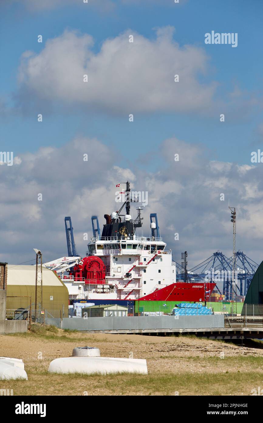 Vessel anchor hi-res stock photography and images - Alamy