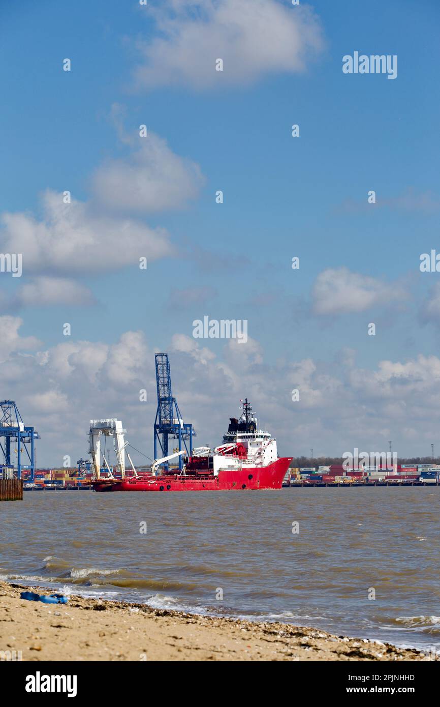 Anchor handling vessel hi-res stock photography and images - Alamy