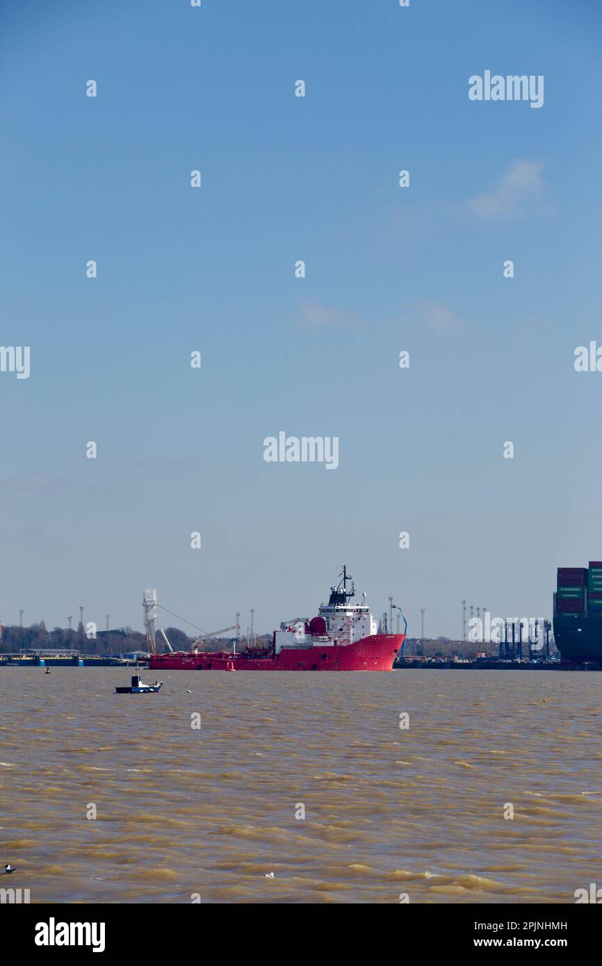 Anchor handling vessel hi-res stock photography and images - Alamy