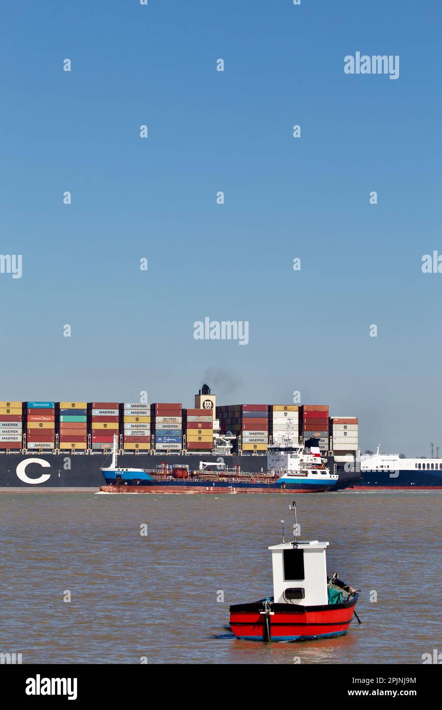 Foyle port hi-res stock photography and images - Alamy