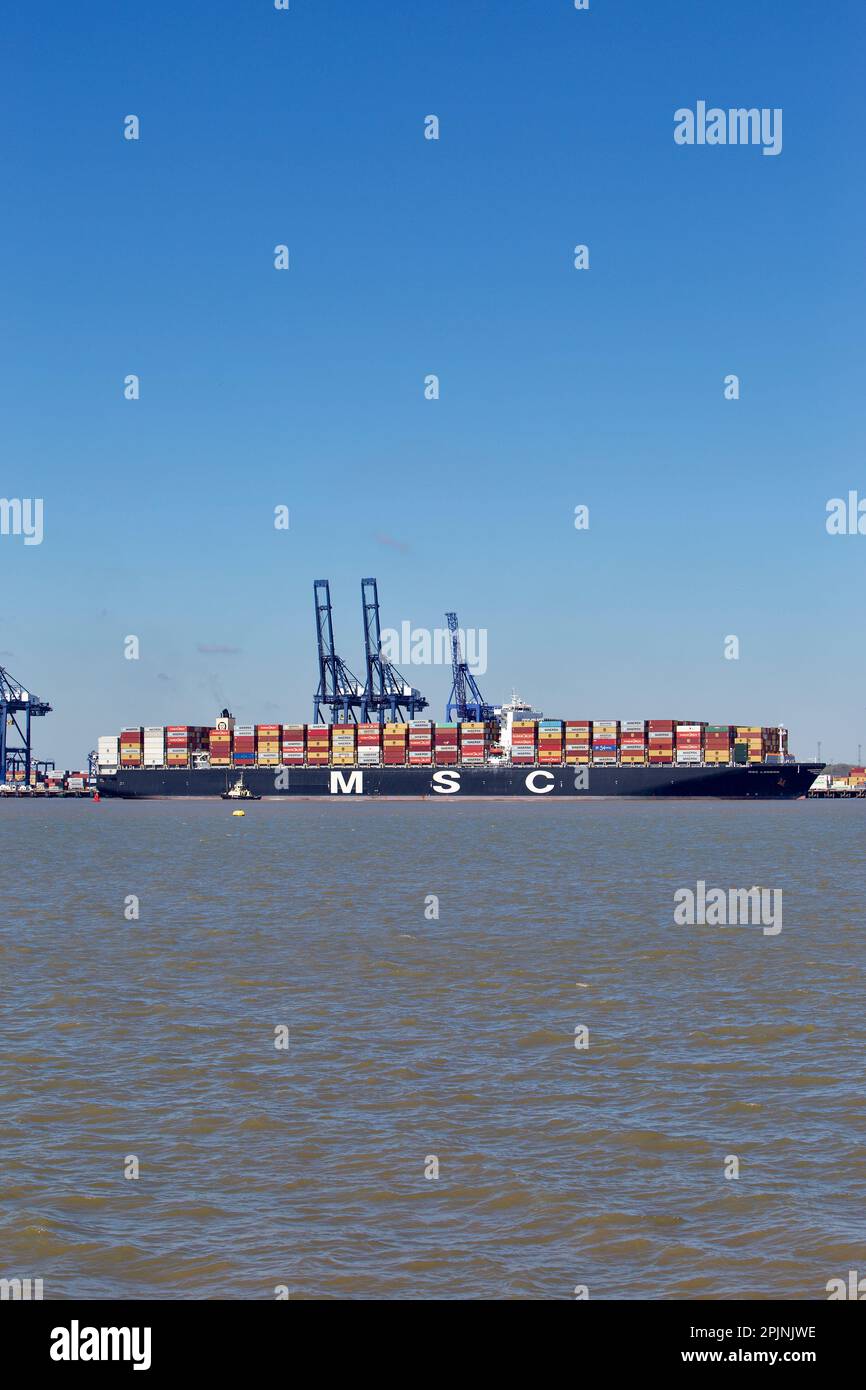 London container terminal hi-res stock photography and images - Alamy