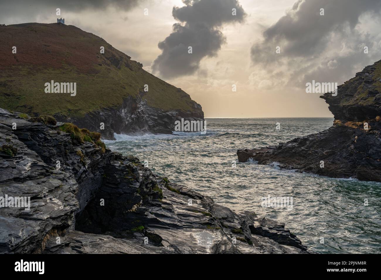 Boscastle harbour cornwall sea hi-res stock photography and images - Alamy