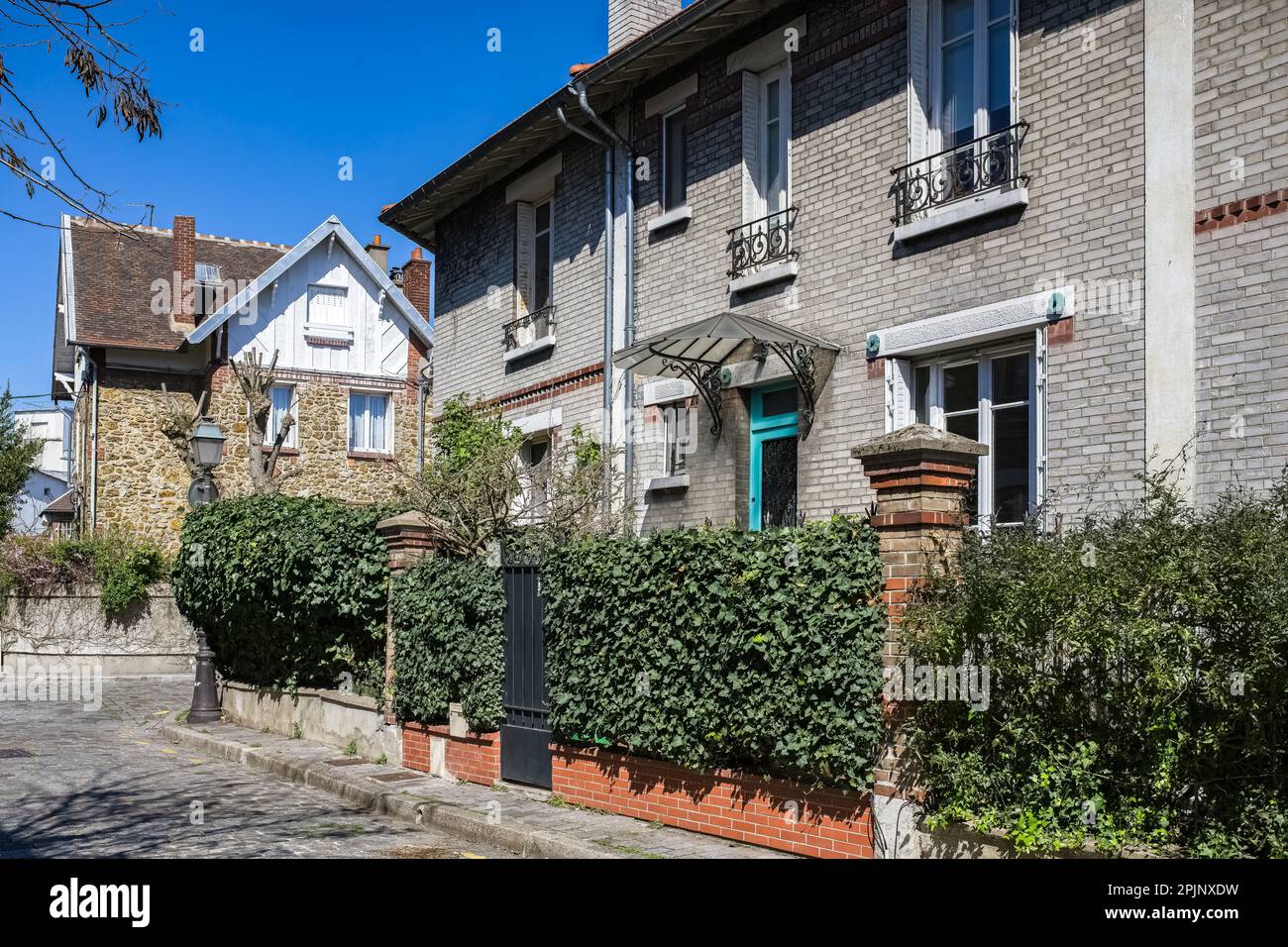Paris, picturesque neighborhood of the Campagne à Paris, in the 20e ...