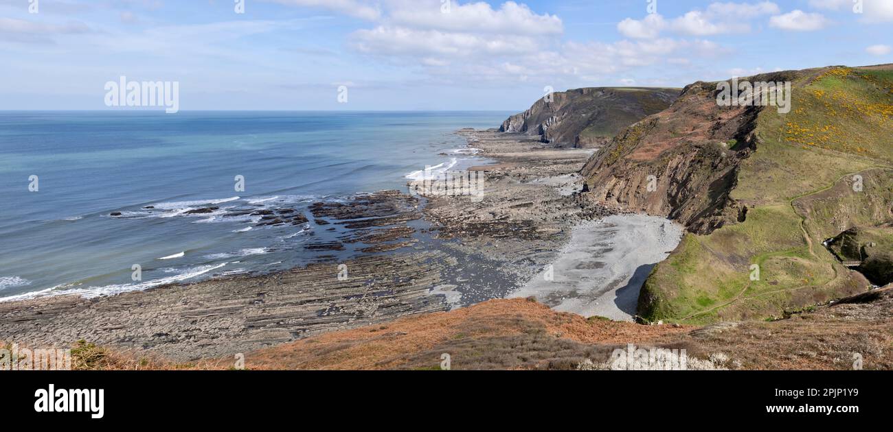 Devon-Cornwall border Marsland Mouth on the South West Coast Path Stock ...