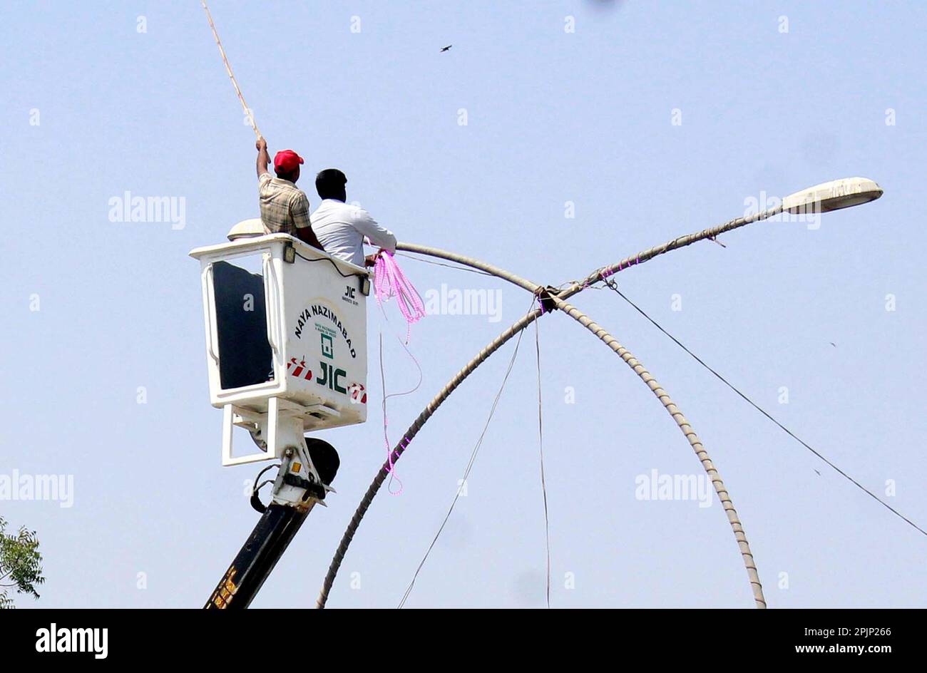 Karachi street busy hi-res stock photography and images - Alamy