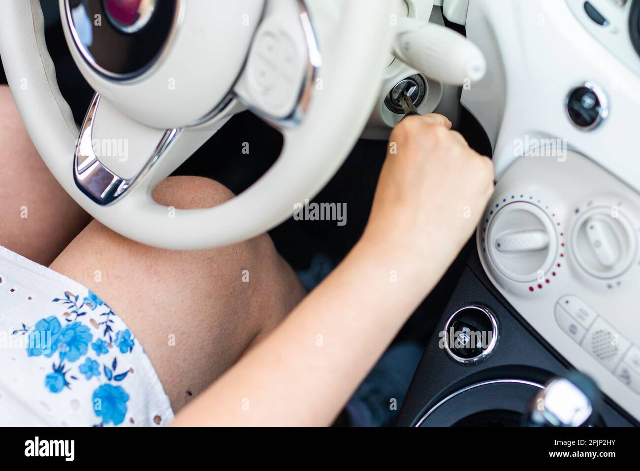 Hand putting car key to the keyhole starting car Stock Photo - Alamy