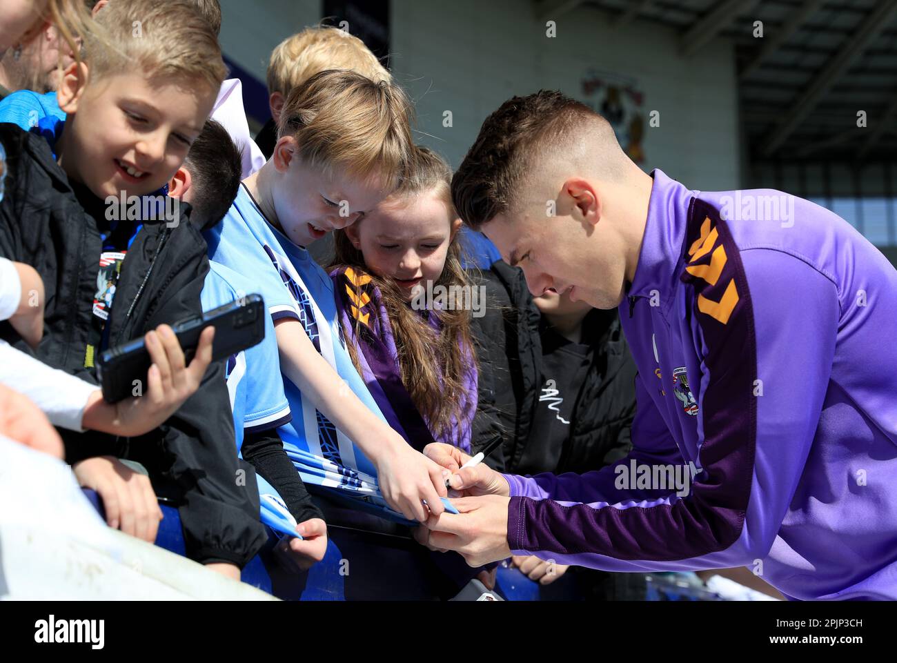 Coventry City's Viktor Gyokeres signs for fans after training at ...