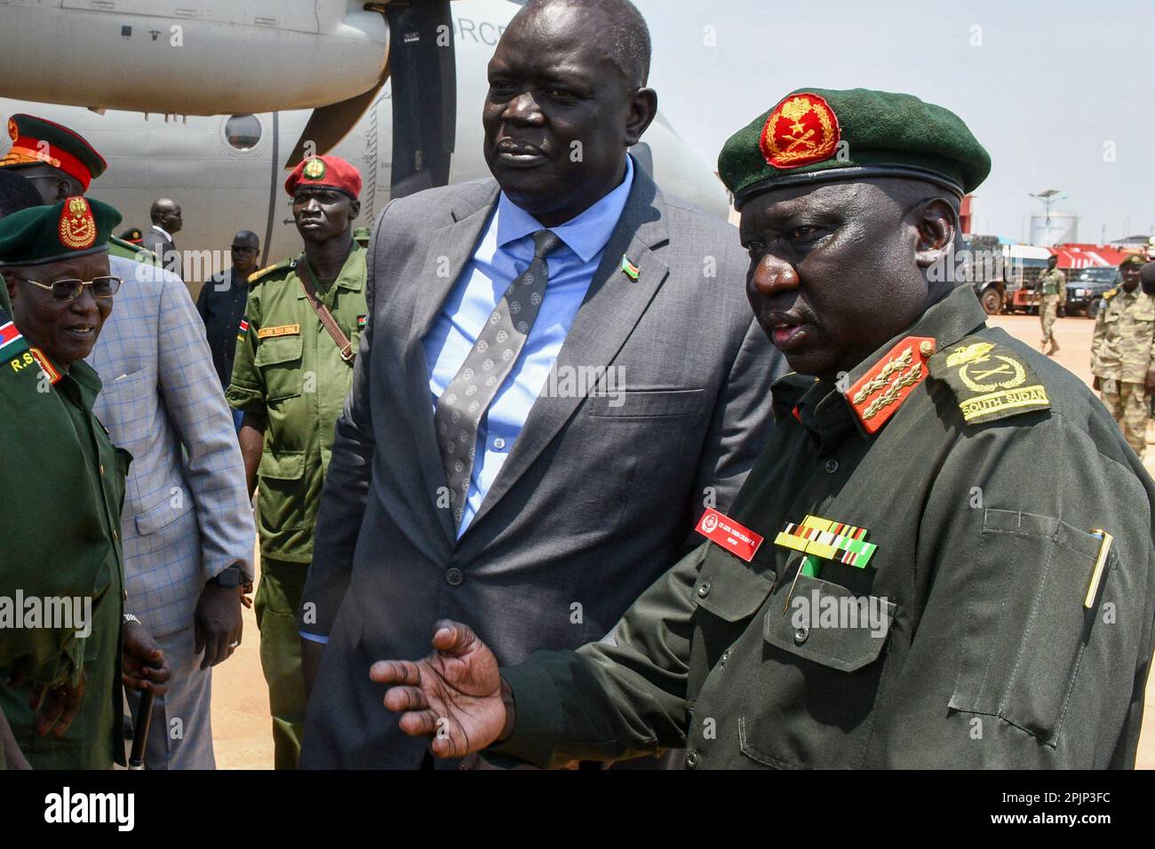 Deputy Chief of Defense Forces Lt. Gen. Thoi Chany Reat, right ...