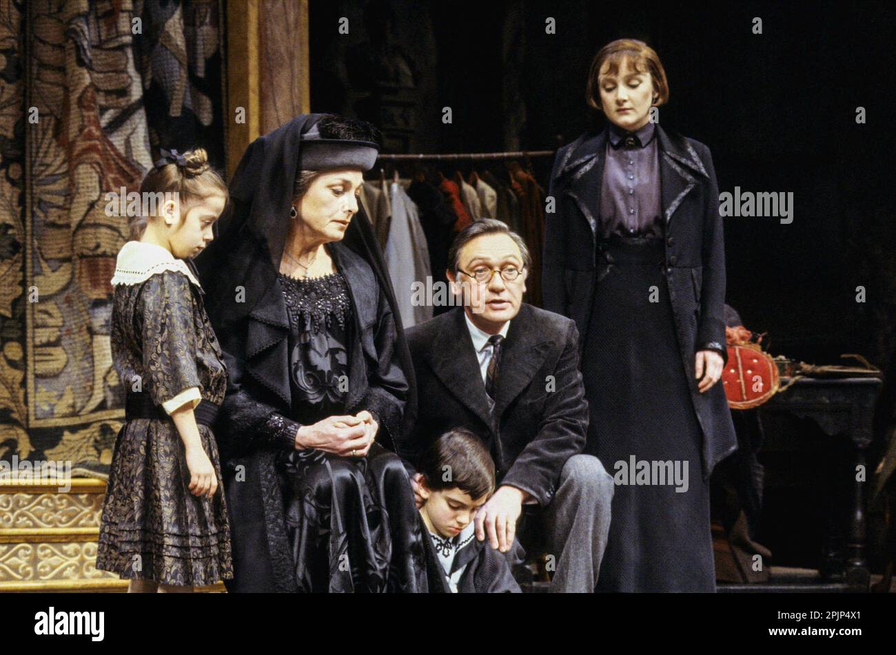 l-r: Georgina MacKenzie (The Little Girl), Barbara Jefford (The Mother ...