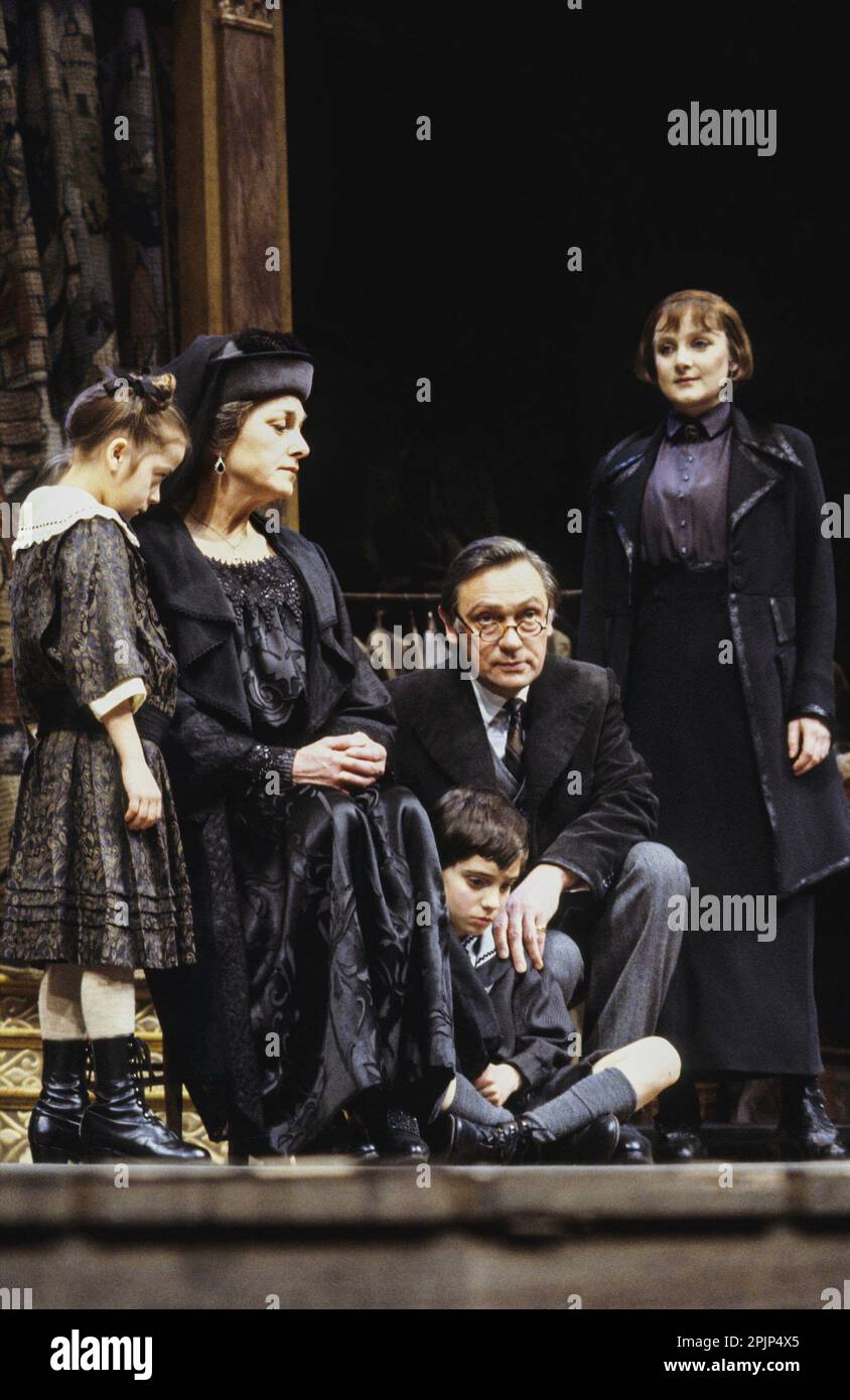 l-r: Georgina MacKenzie (The Little Girl), Barbara Jefford (The Mother ...