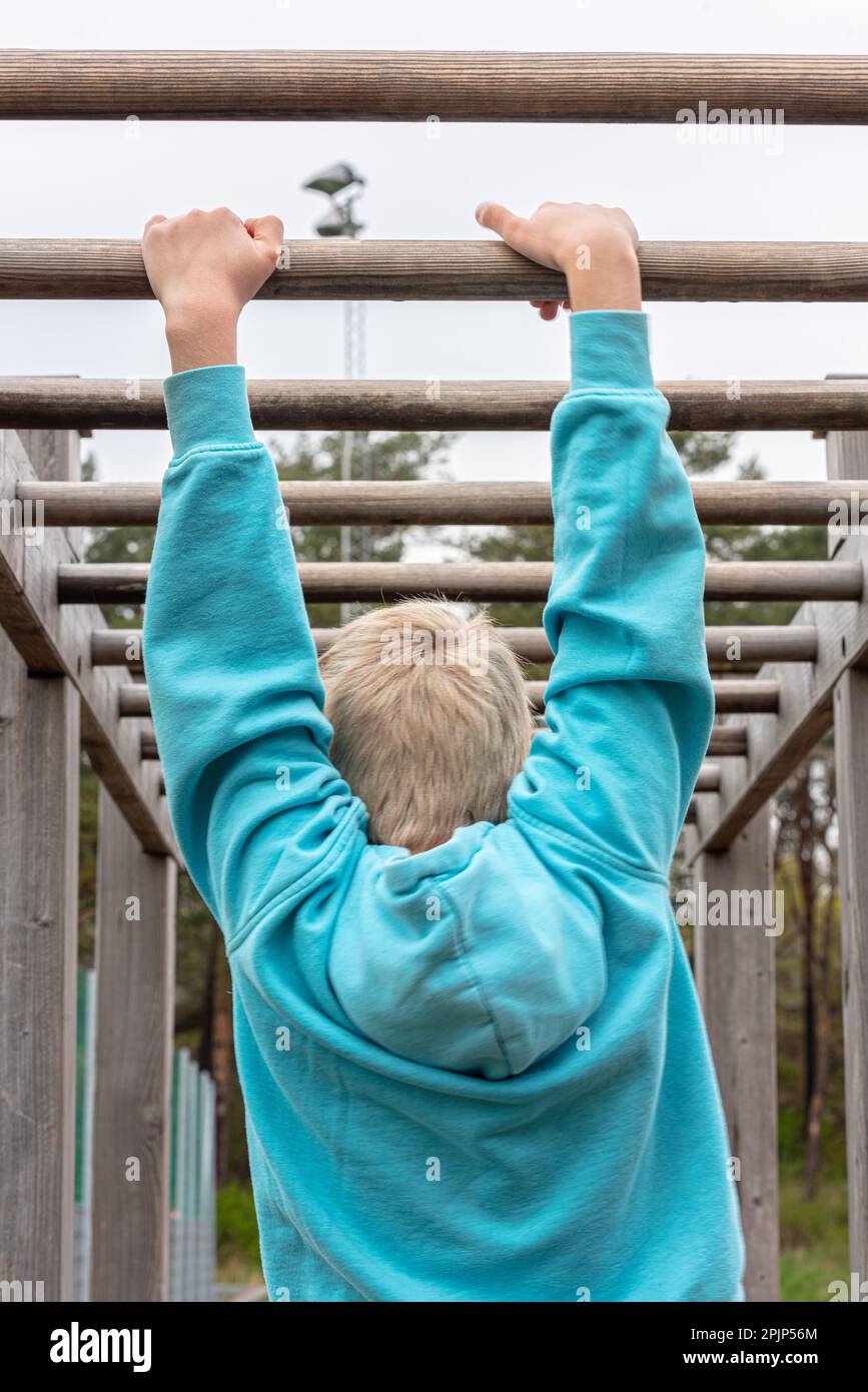 Man hanging from cliff hi-res stock photography and images - Alamy