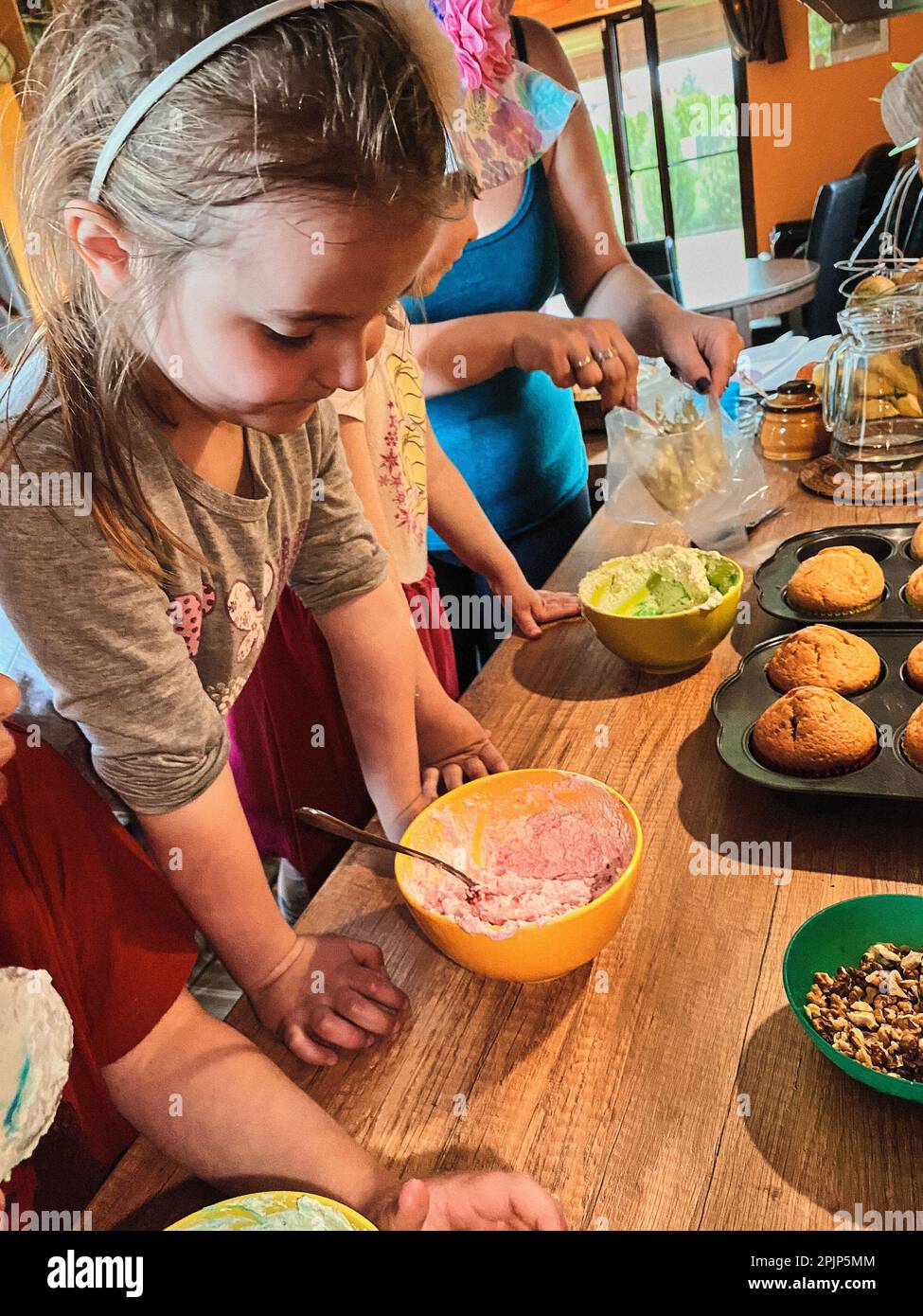 Kids fun cooking hi-res stock photography and images - Alamy
