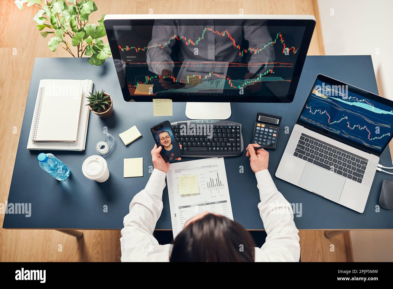 Stock investor hi-res stock photography and images - Alamy