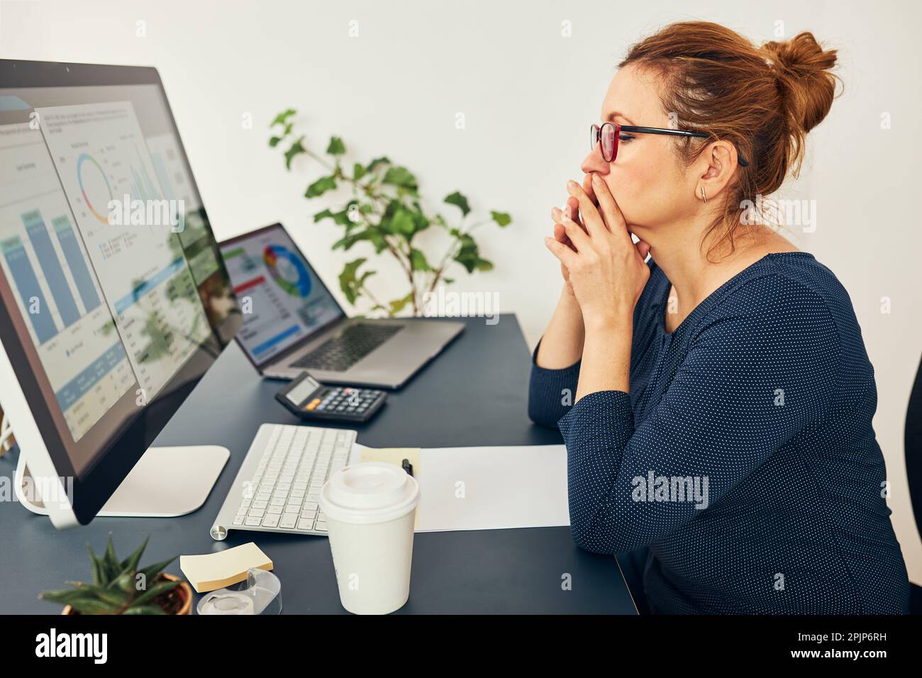 Woman entrepreneur focused on solving difficult work. Confused ...