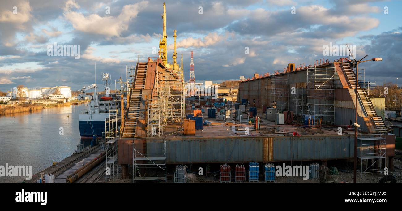 Newly built dry dock at the shipyard Stock Photo - Alamy