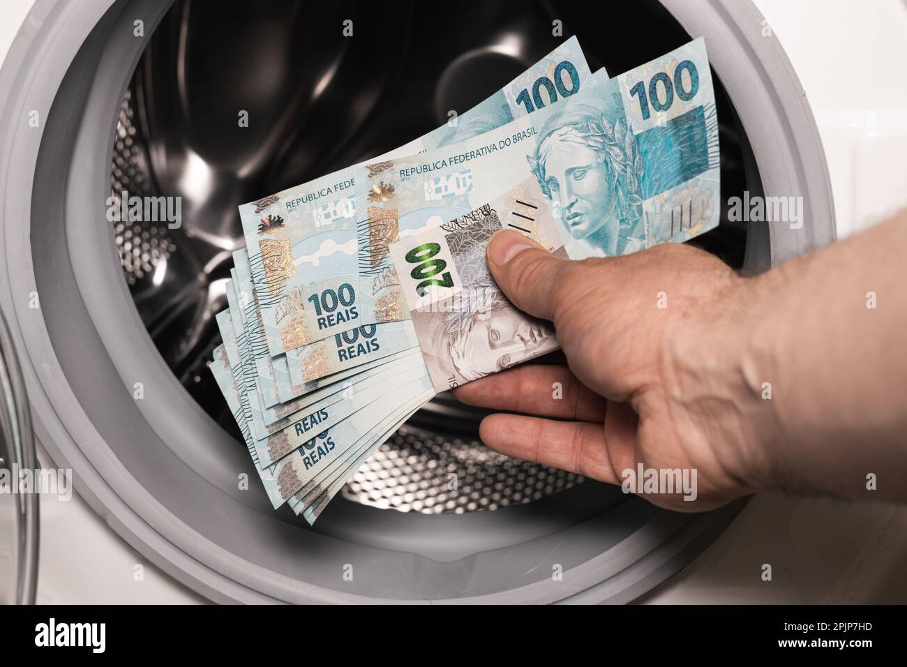 Hundred rand note hi-res stock photography and images - Alamy