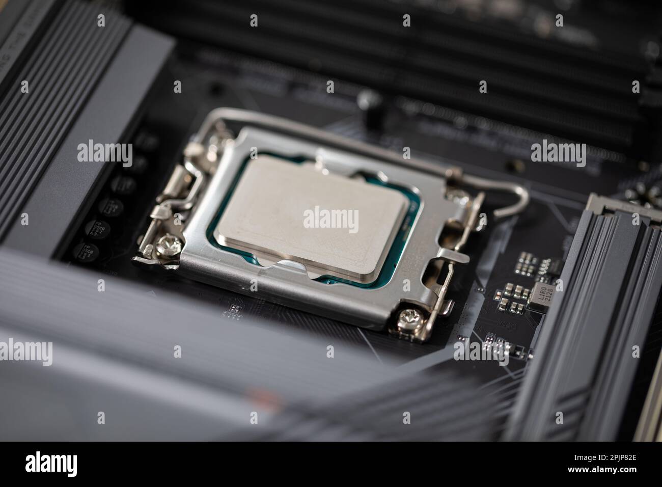 Installing a new intel processor by the computer user Stock Photo - Alamy