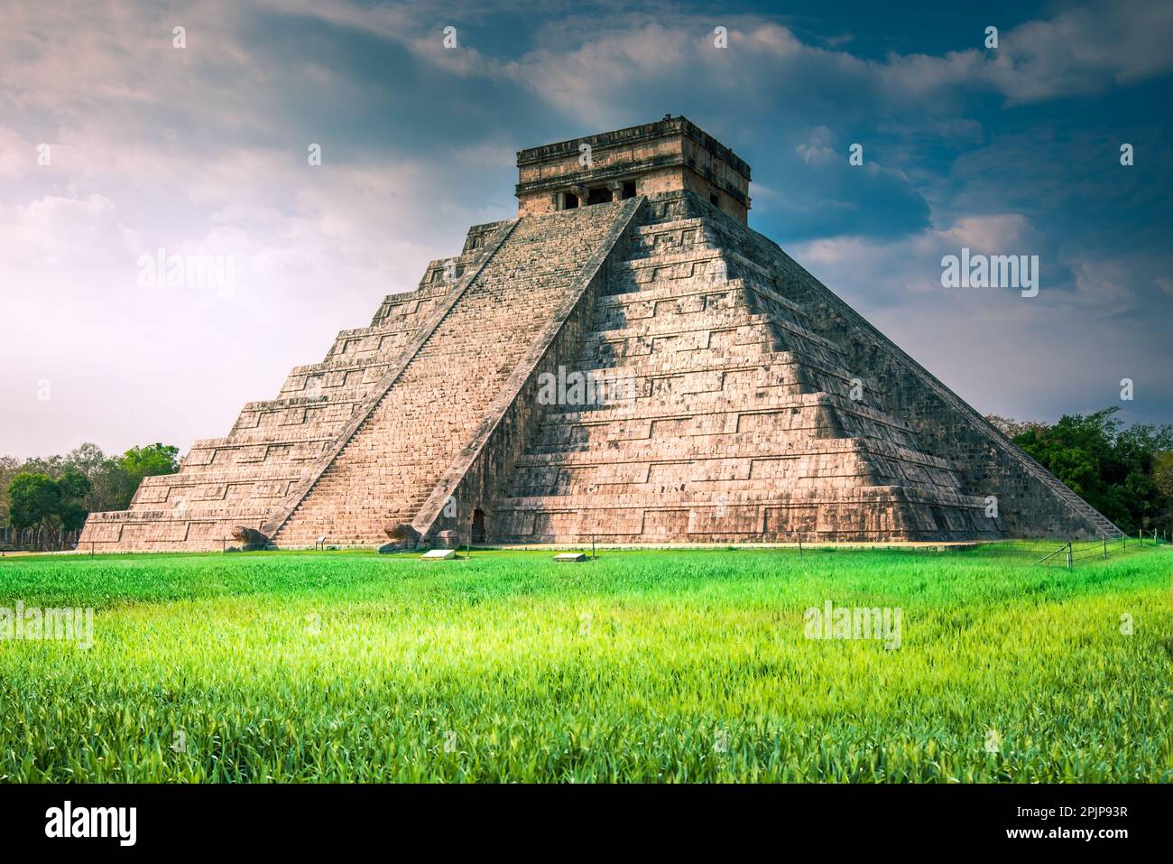 Chichen Itza, Mexico. El Castillo, famous pyramid of Kukulcan. Ruins of ...