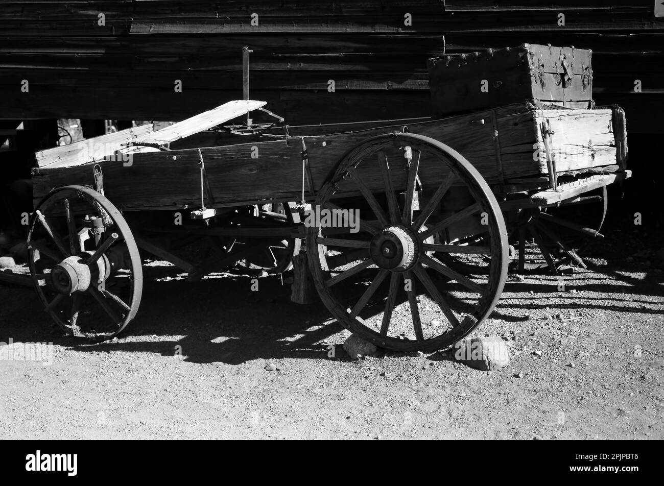 Old broken down wooden horse drawn wagon Stock Photo - Alamy