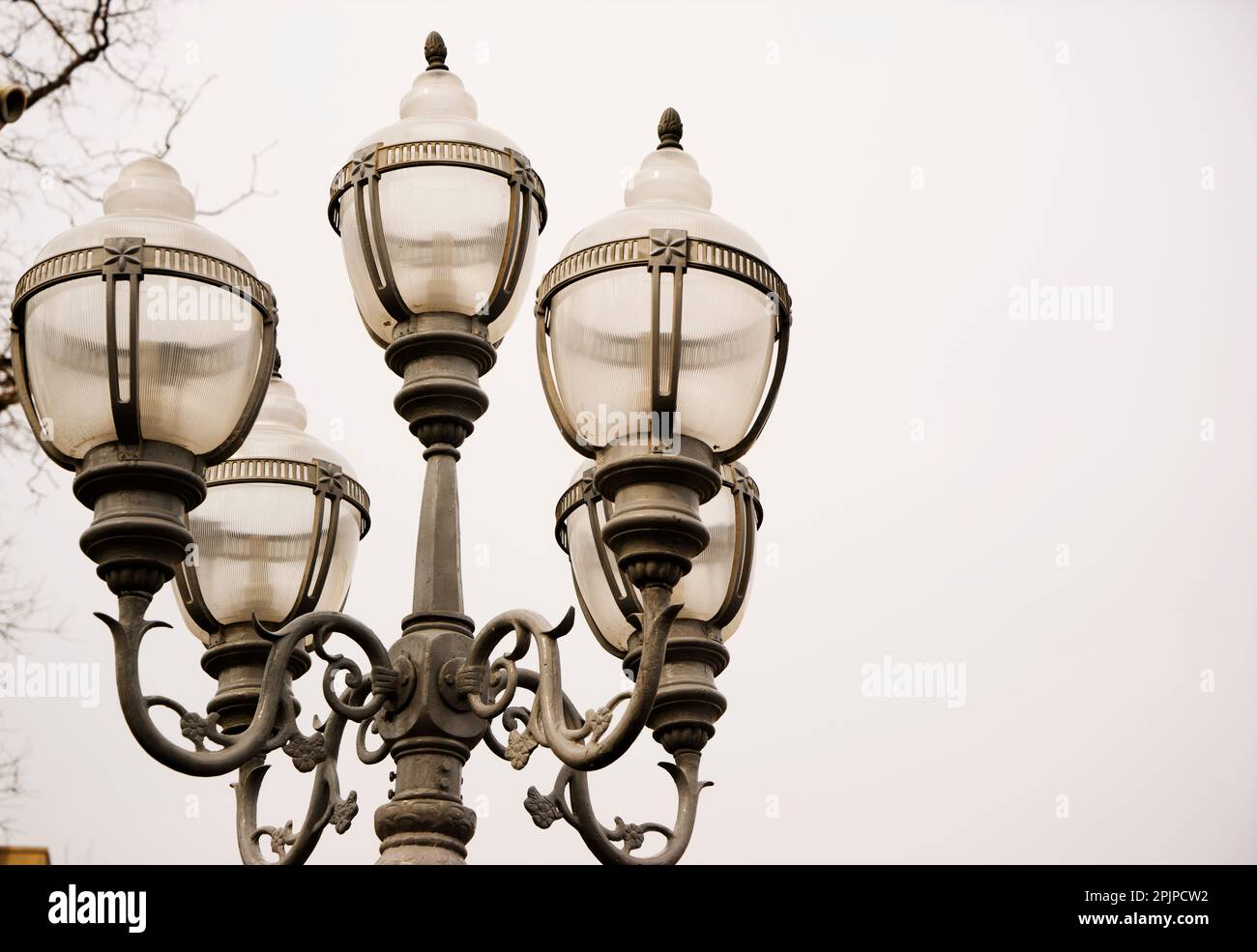 Modern street light silhouette hi-res stock photography and images - Alamy