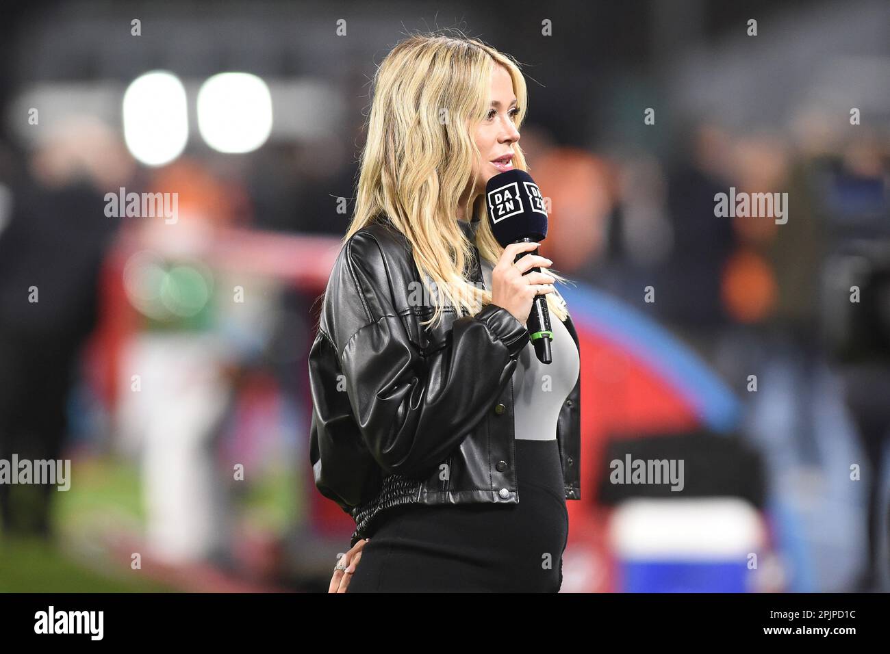 Tv stadio calcio hi-res stock photography and images - Alamy