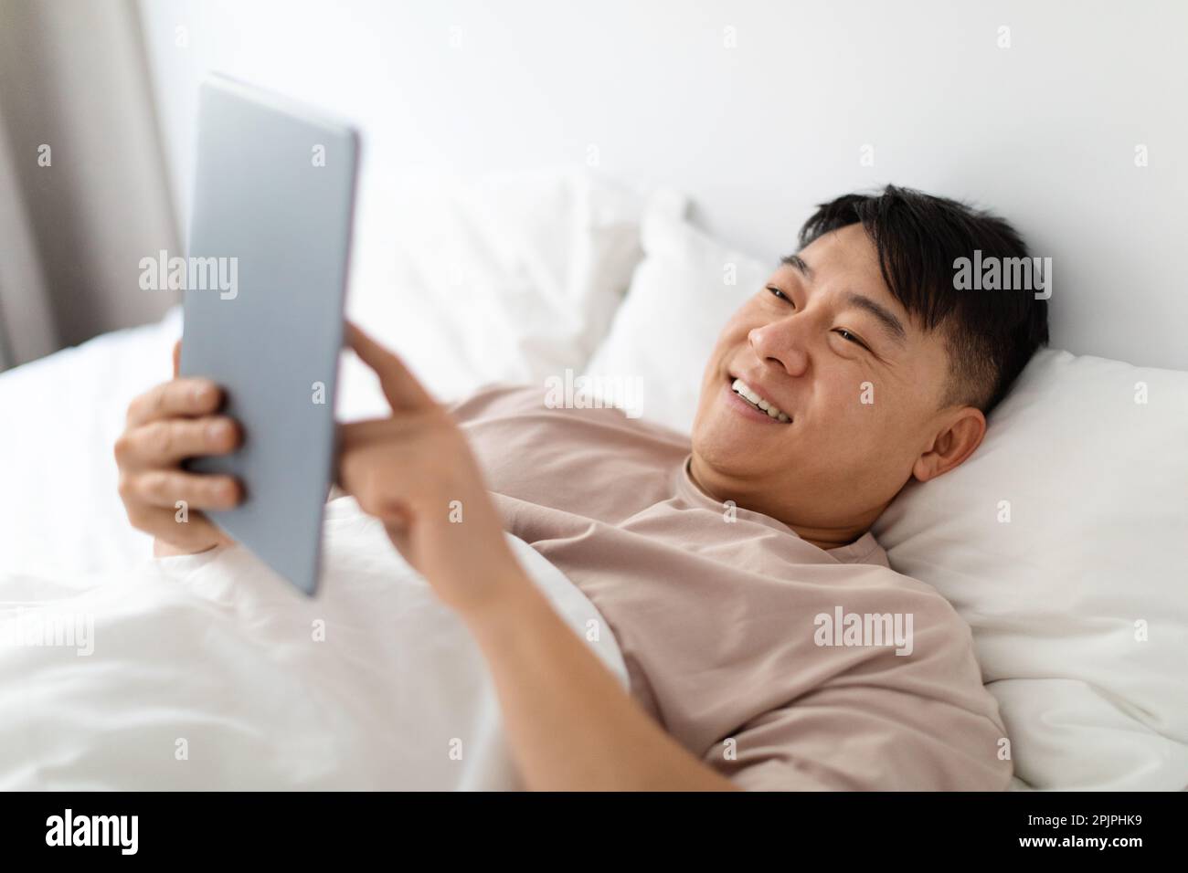 Using modern digital technology hi-res stock photography and images - Alamy