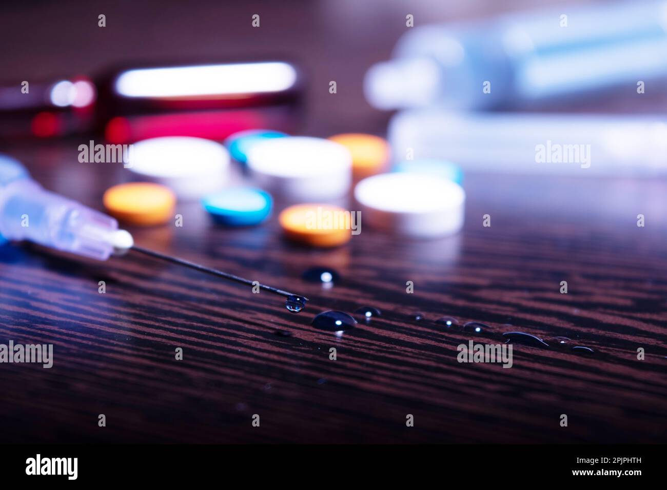 Closeup of injection needle with drops at table Stock Photo - Alamy
