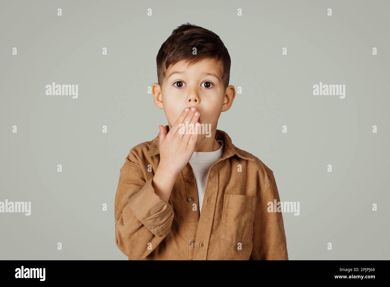 Shocked surprised caucasian 6 years old little boy in casual closes ...