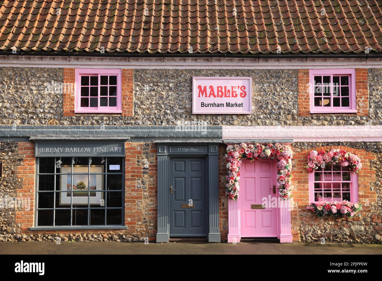 Mable's sweet shop & Jeremy Barlow Fine Art in winter sunshine in ...