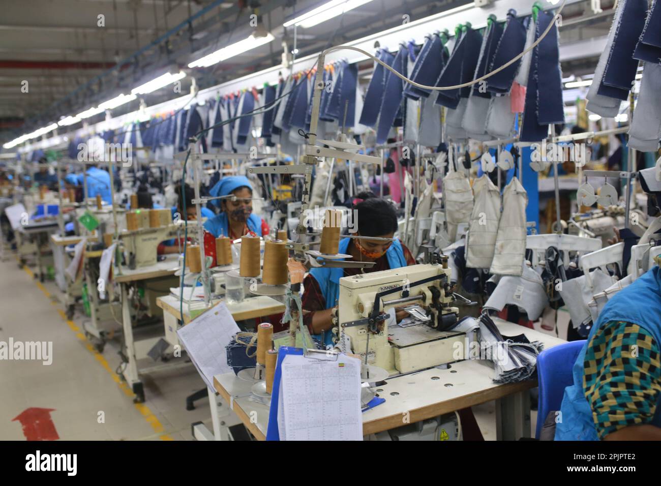 Garment workers work at a ready-made garment factory in Bangladesh Stock Photo - Alamy