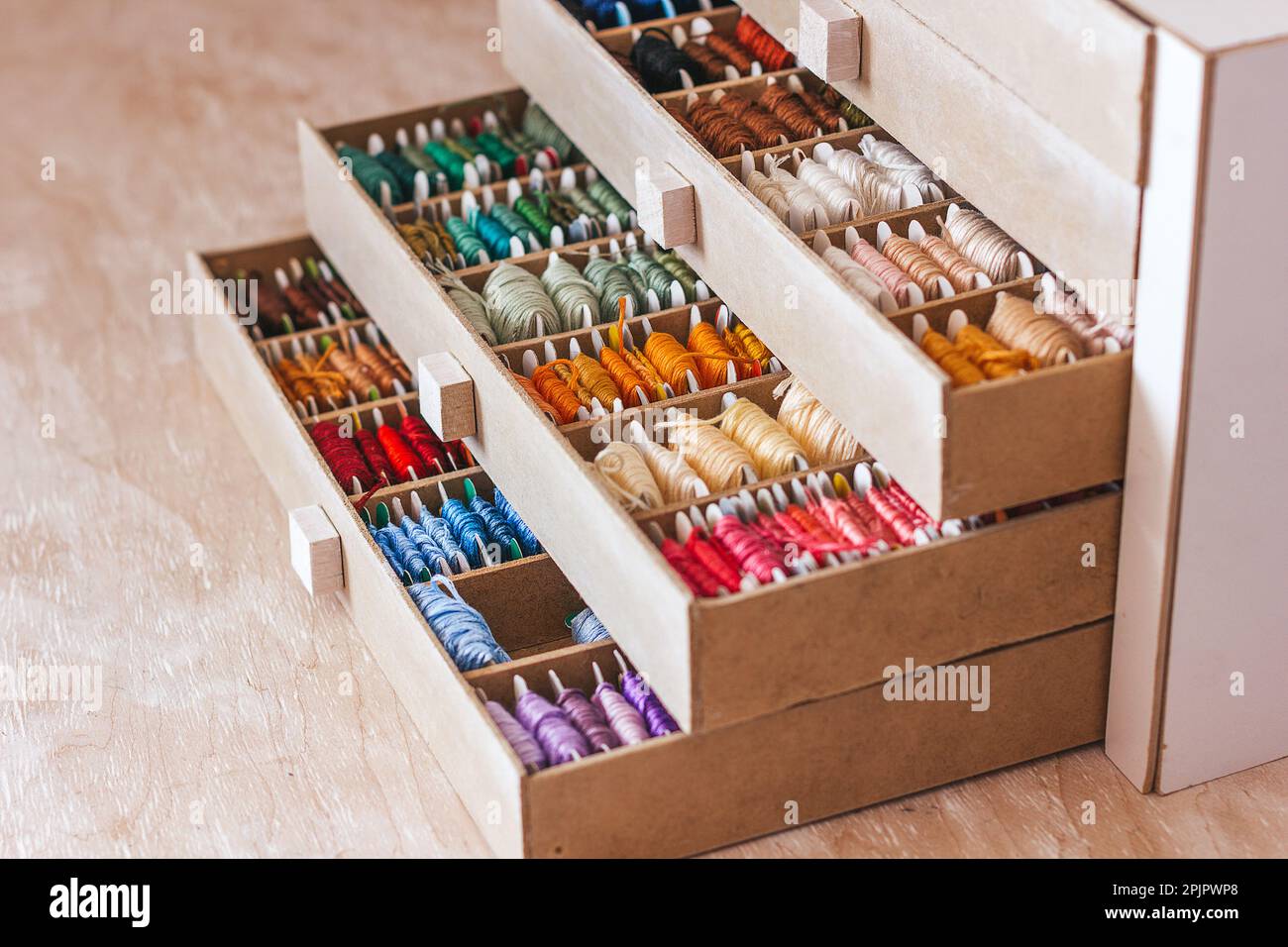 Colorful threads in a box hi-res stock photography and images - Alamy