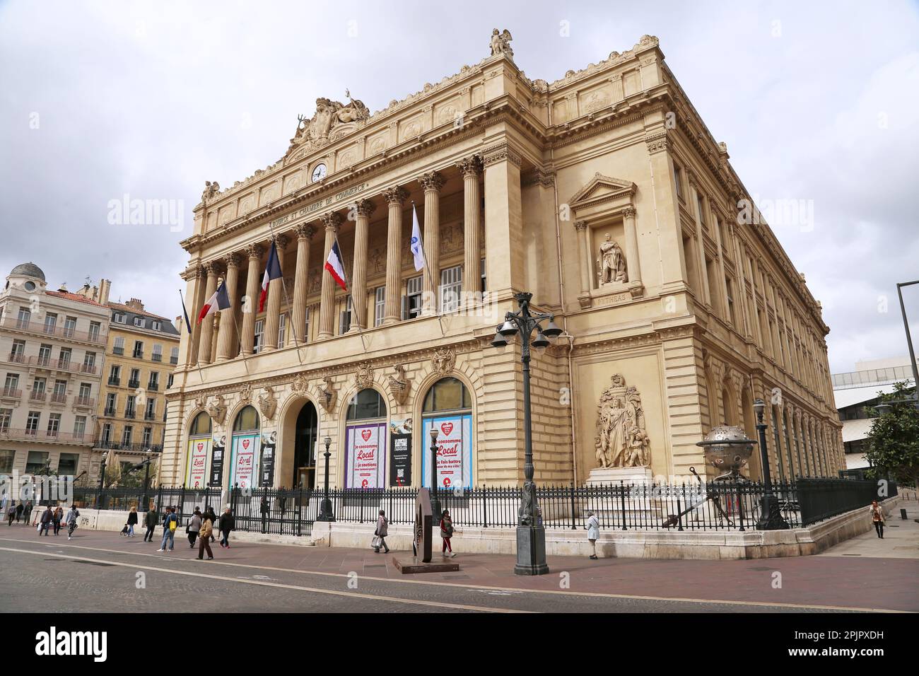 The opera district hi-res stock photography and images - Alamy