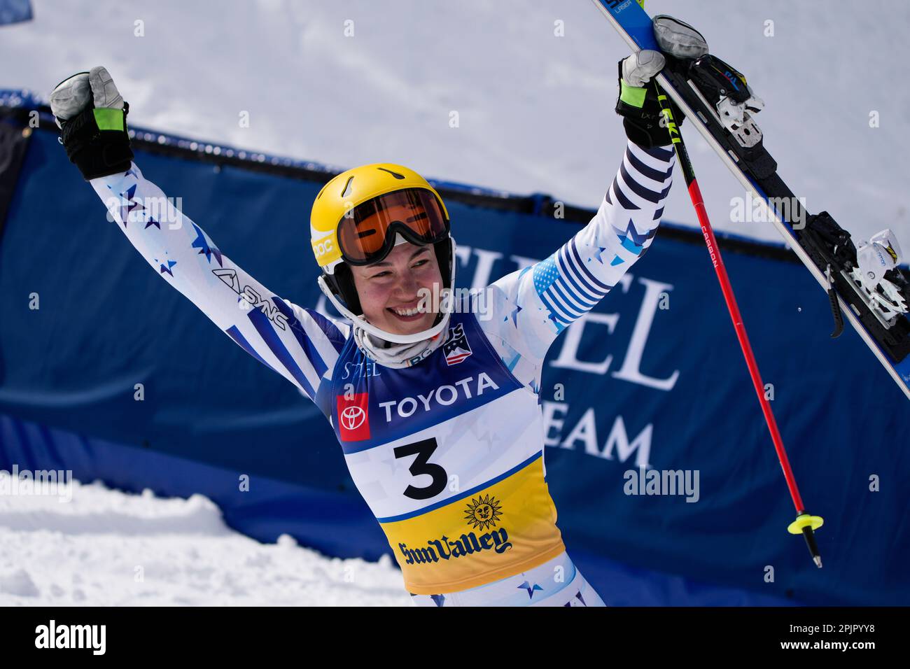 Lila Lapanja celebrates during a flower ceremony after winning the ...