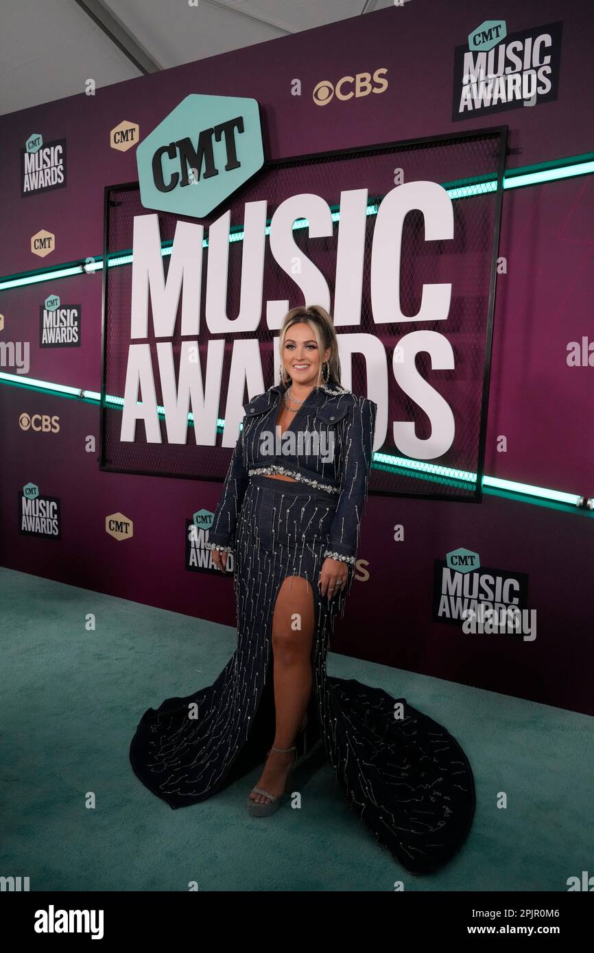 Singer PRISCILLA BLOCK posing on the red carpet at the Country Music ...