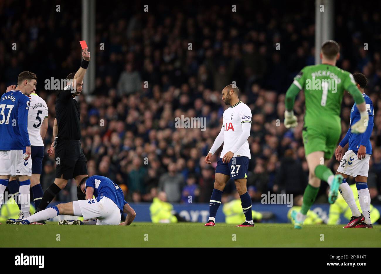 David coote red card hi-res stock photography and images - Alamy