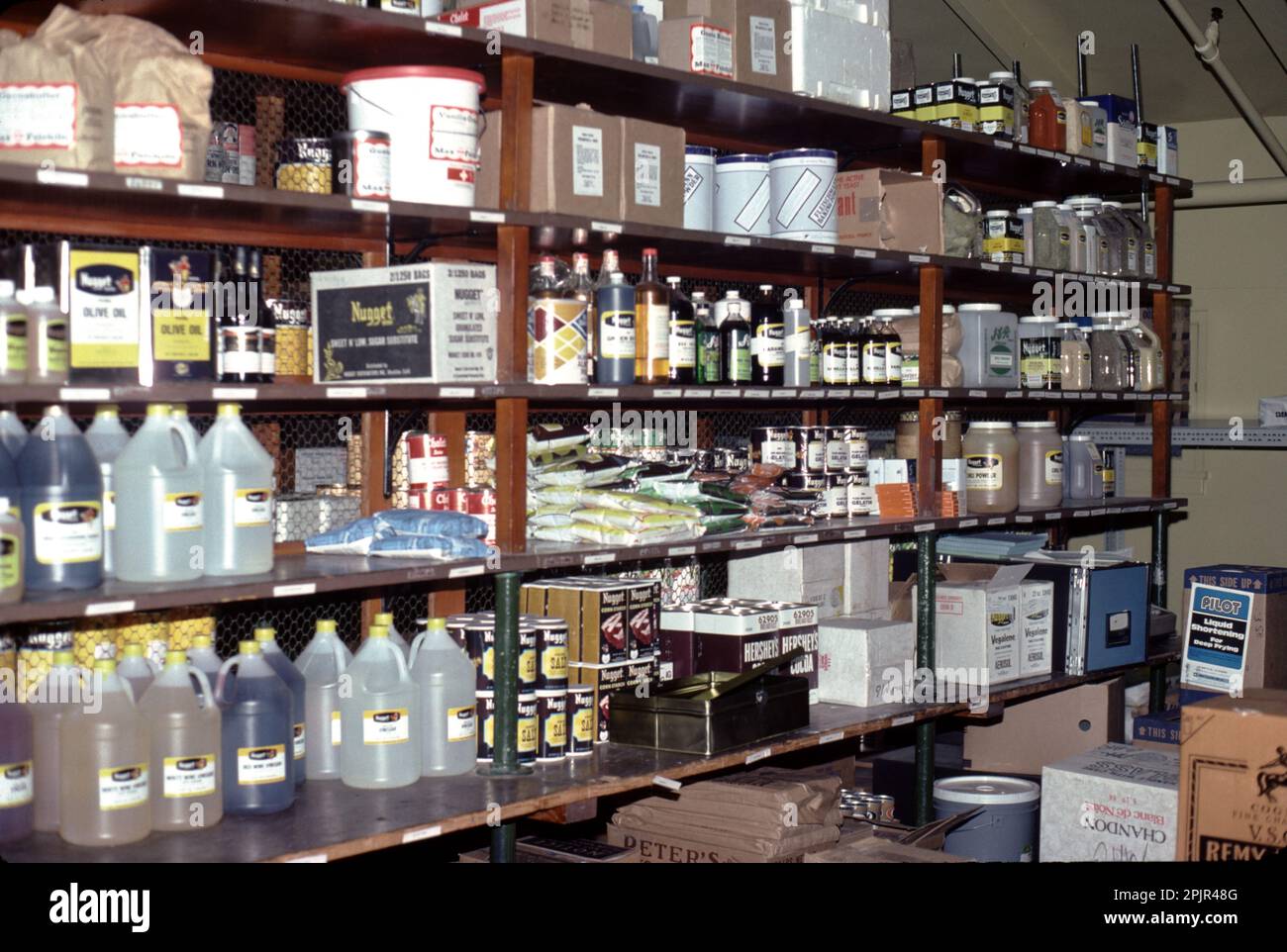 Yosemite National Park, USA 12/1985. Ahwahnee Hotel kitchen, guest ...