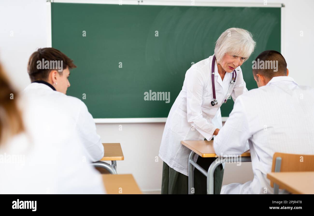 Professor reading lecture to group of medical students Stock Photo - Alamy