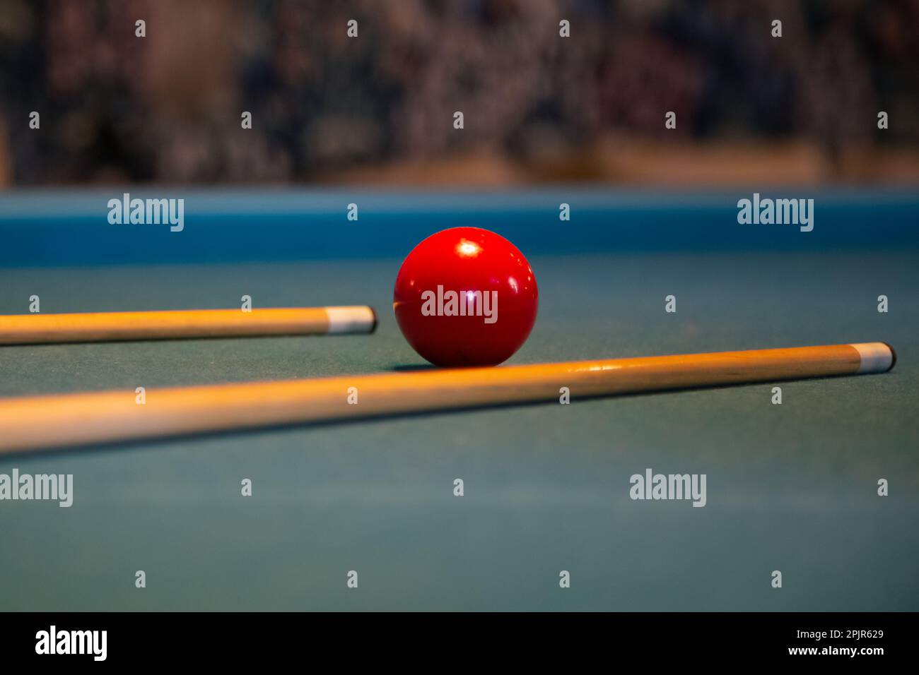 Billiard red ball on green table with billiard cue, Snooker, Pool game ...